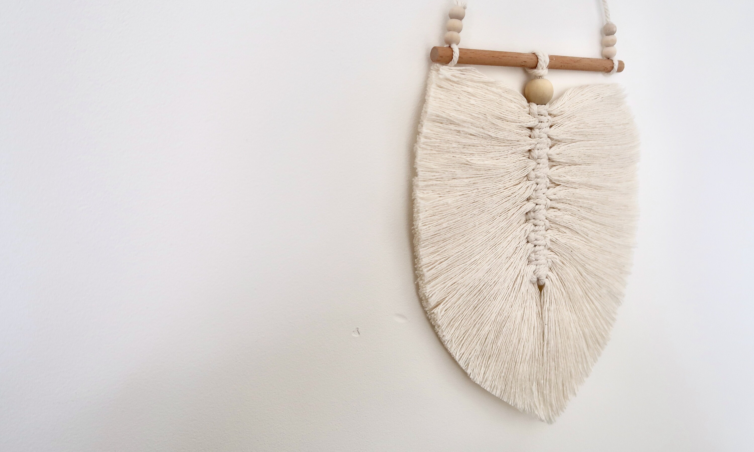 Single Feather Macrame Wall Hanging / Nursery Feather Decoration ...