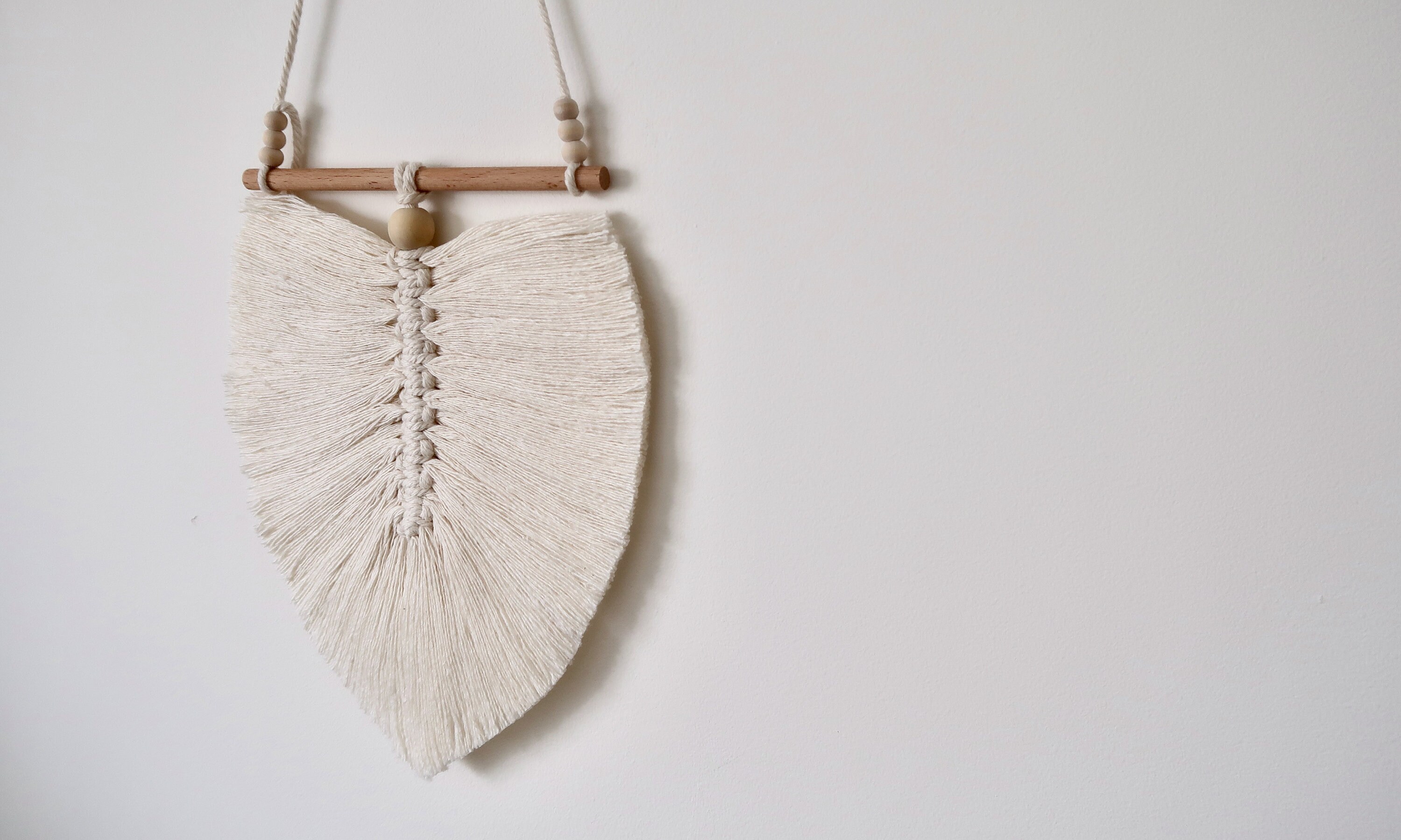 Single Feather Macrame Wall Hanging / Nursery Feather Decoration ...