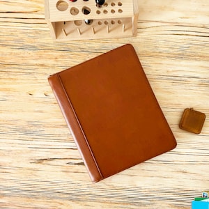 Left Handed Portfolio With AirTag Holder, Personalized Leather ...