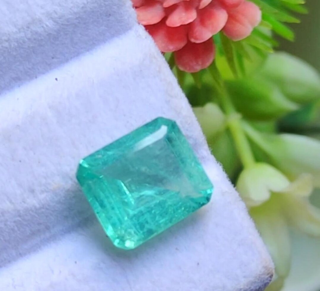 Lab Grown Emerald: 5 Ct Faceted Cut Gemstone, 10x11 Mm - Etsy