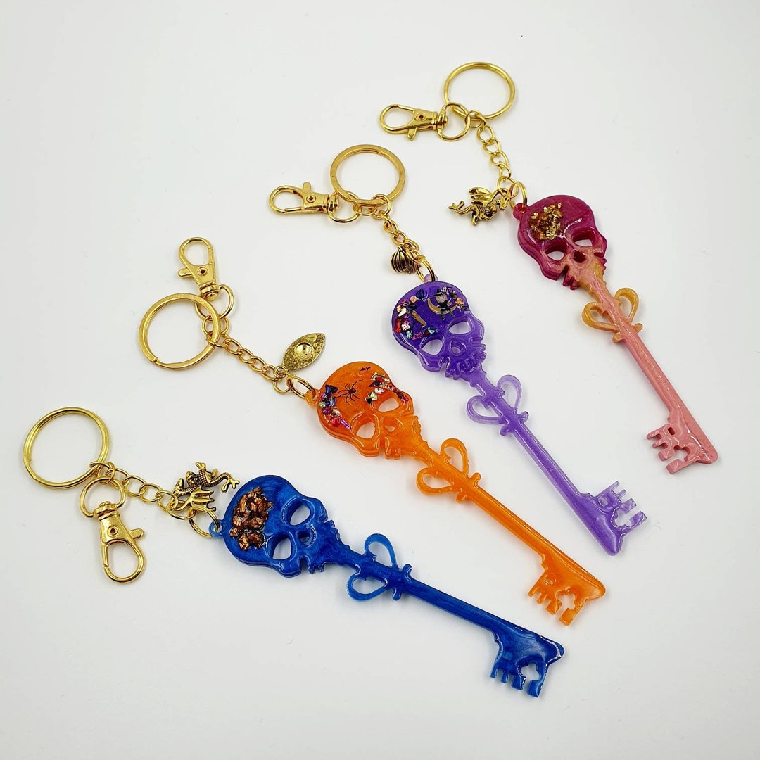 Halloween Skull Keychain, Resin Skull Keyring, Skeleton Key, Spooky ...