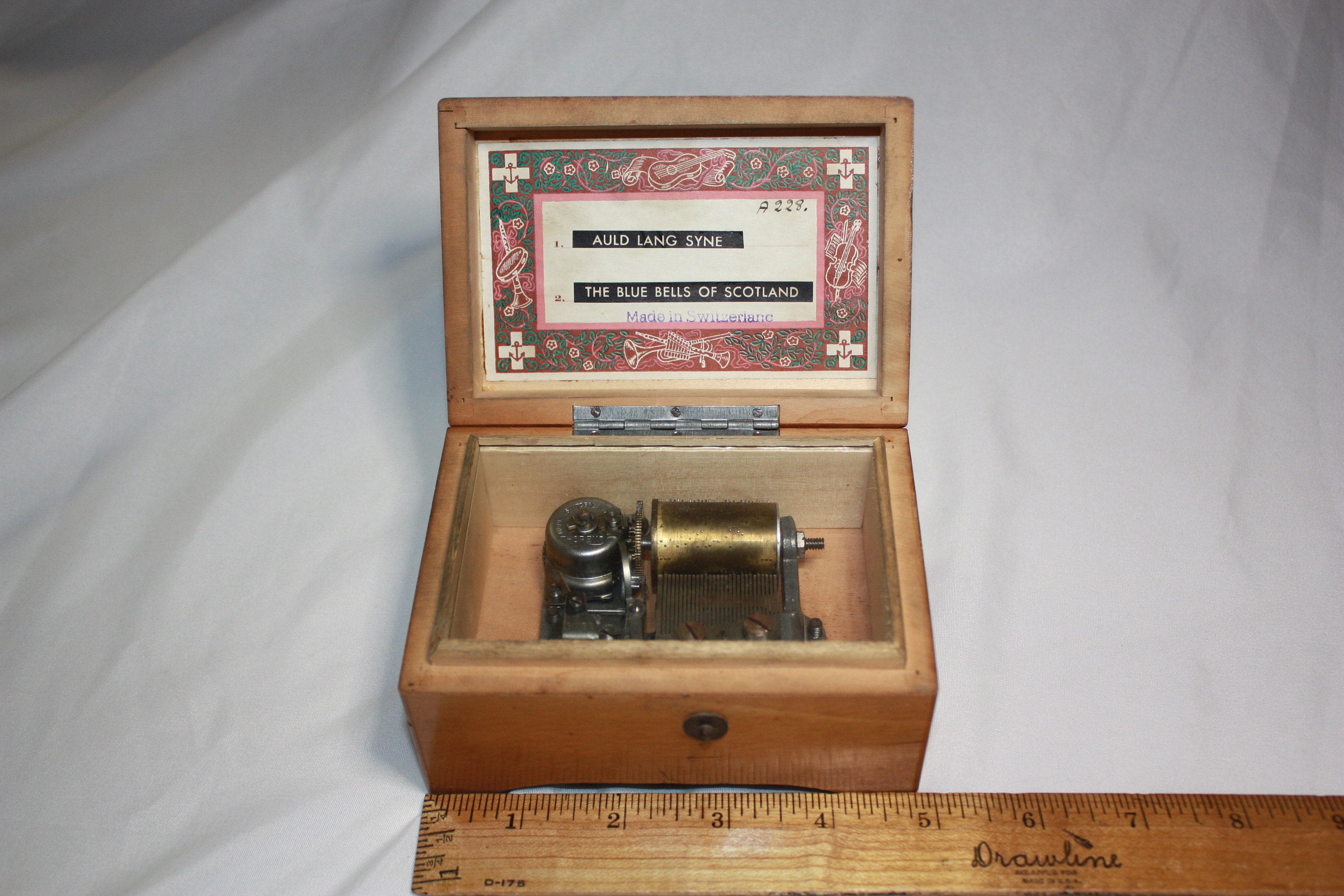 Vintage Swiss Music Box, Thorens, New York. Plays auld Lang Syne and ...