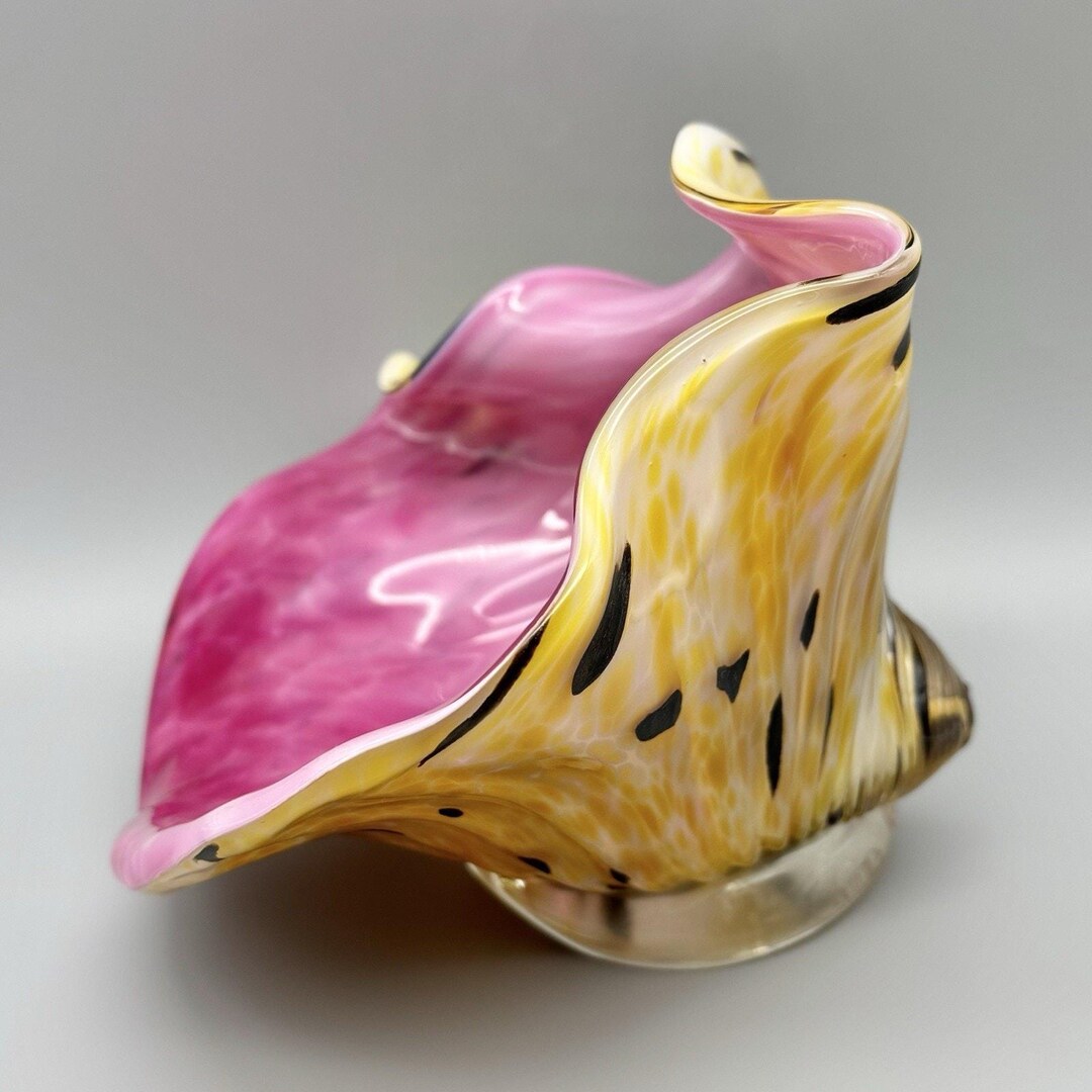 Young and Constantin Art Glass Magenta Yellow Frit Optic Conch Shell ...