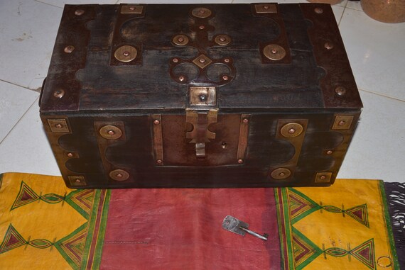 Antique Tuareg Chest , Vintage African Chest Tuareg - Gem
