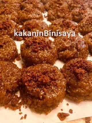 Authentic Homemade Biko Latik Caramelized Rice Cake With Coconut Curds ...