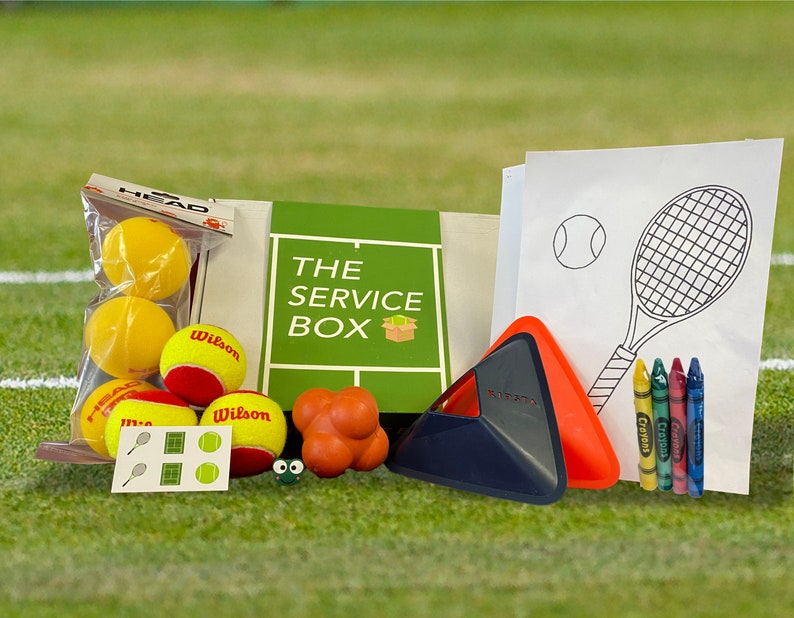 Service Box Tennis Geschenkbox Bälle, Kleidung, Dämpfer, Overgrips ...