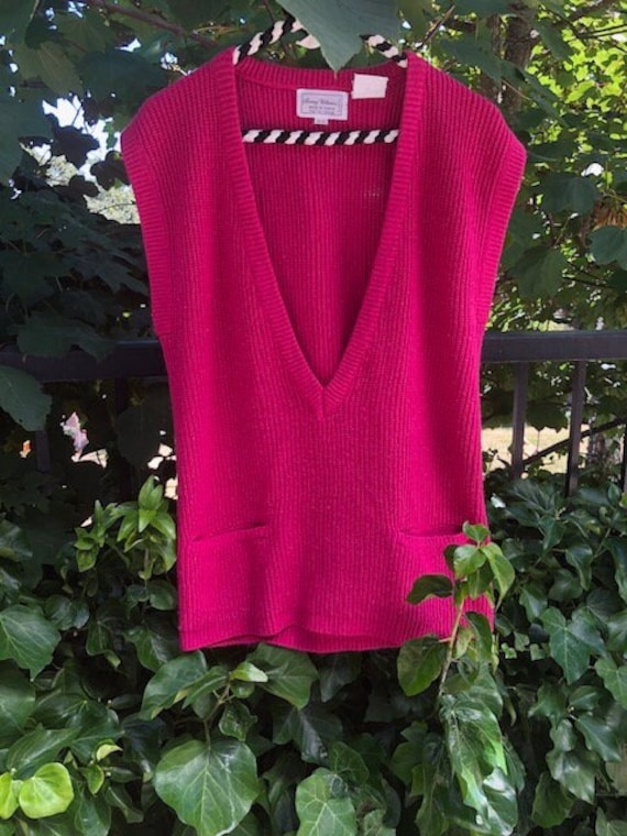 Vintage deep v neck vest/80s vest/90s/magenta/knit - Gem