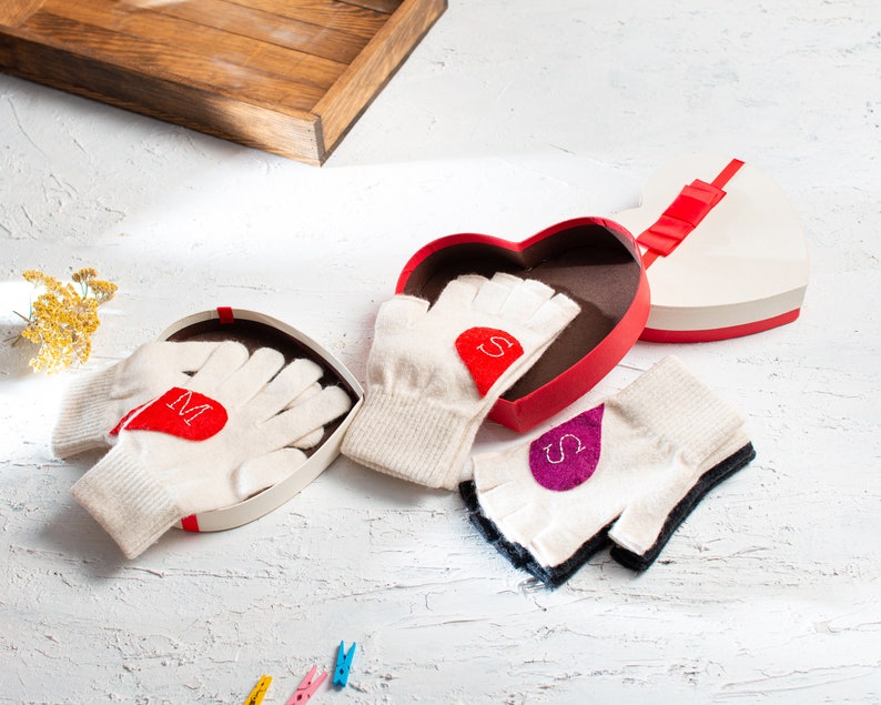 Personalized Monogrammed off White Women Gloves - Etsy
