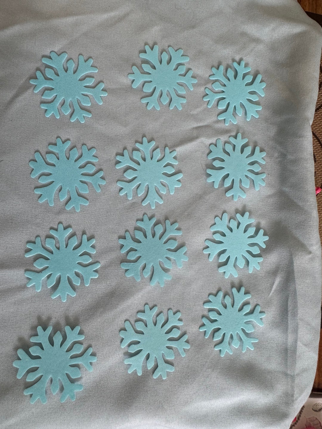 Edible Snowflakes Wafer Paper Toppers , Rice Paper Feather Toppers ...