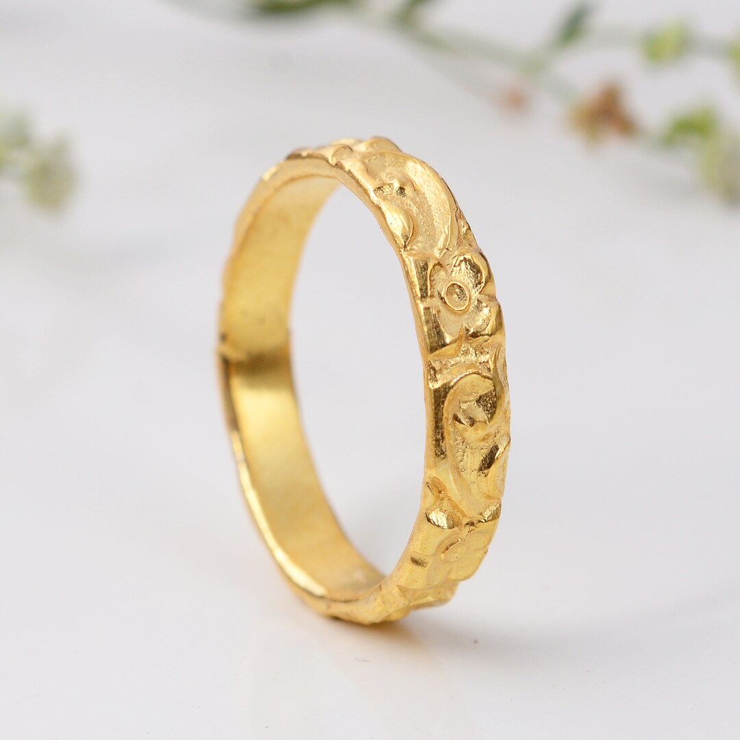 Textured Stacking Ring Flower Pattern Gold Band Ring, Set of 5 Flower ...