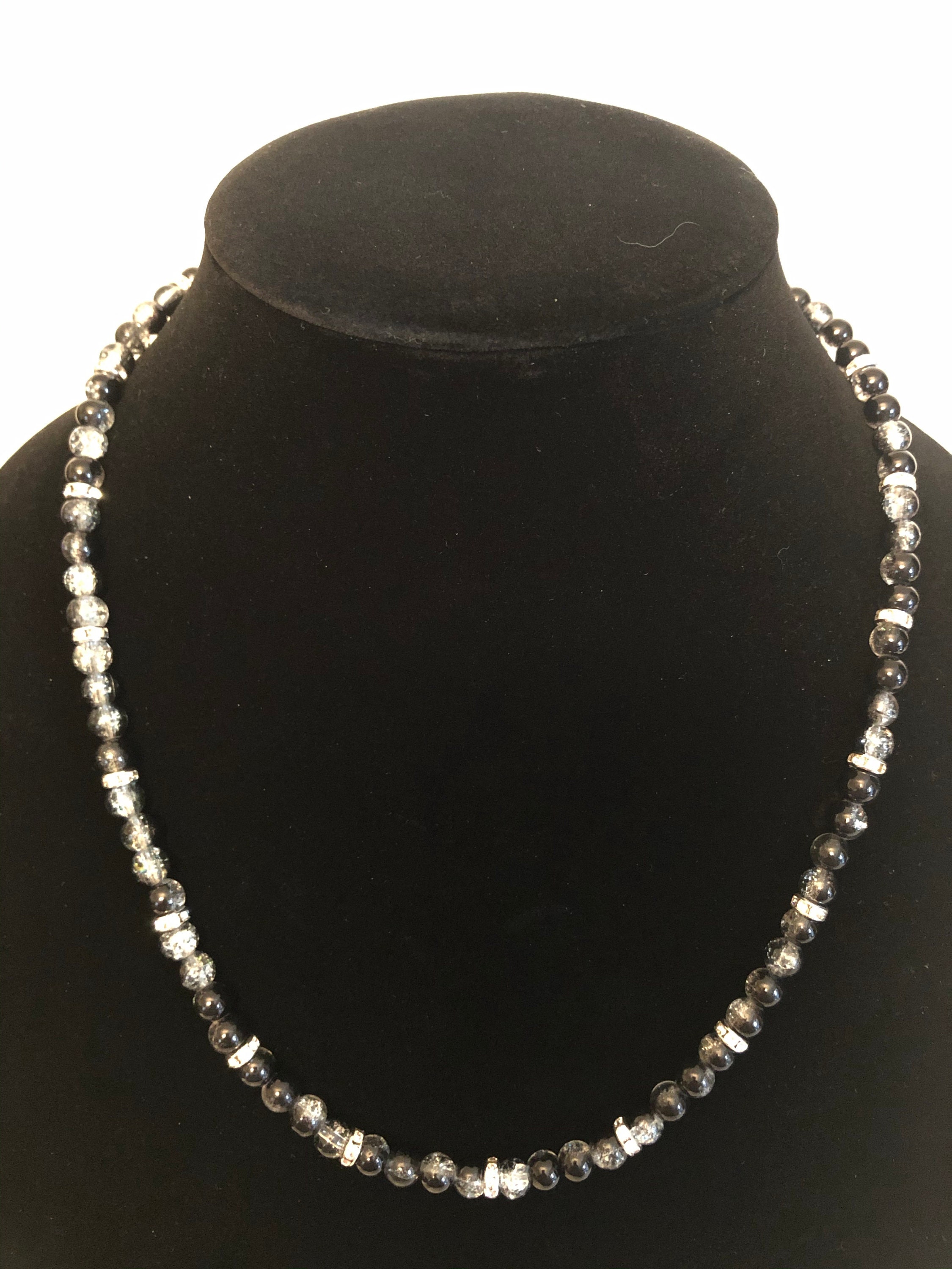 Collar negro y plateado con cuentas de cristal de crujido negro - Etsy ...