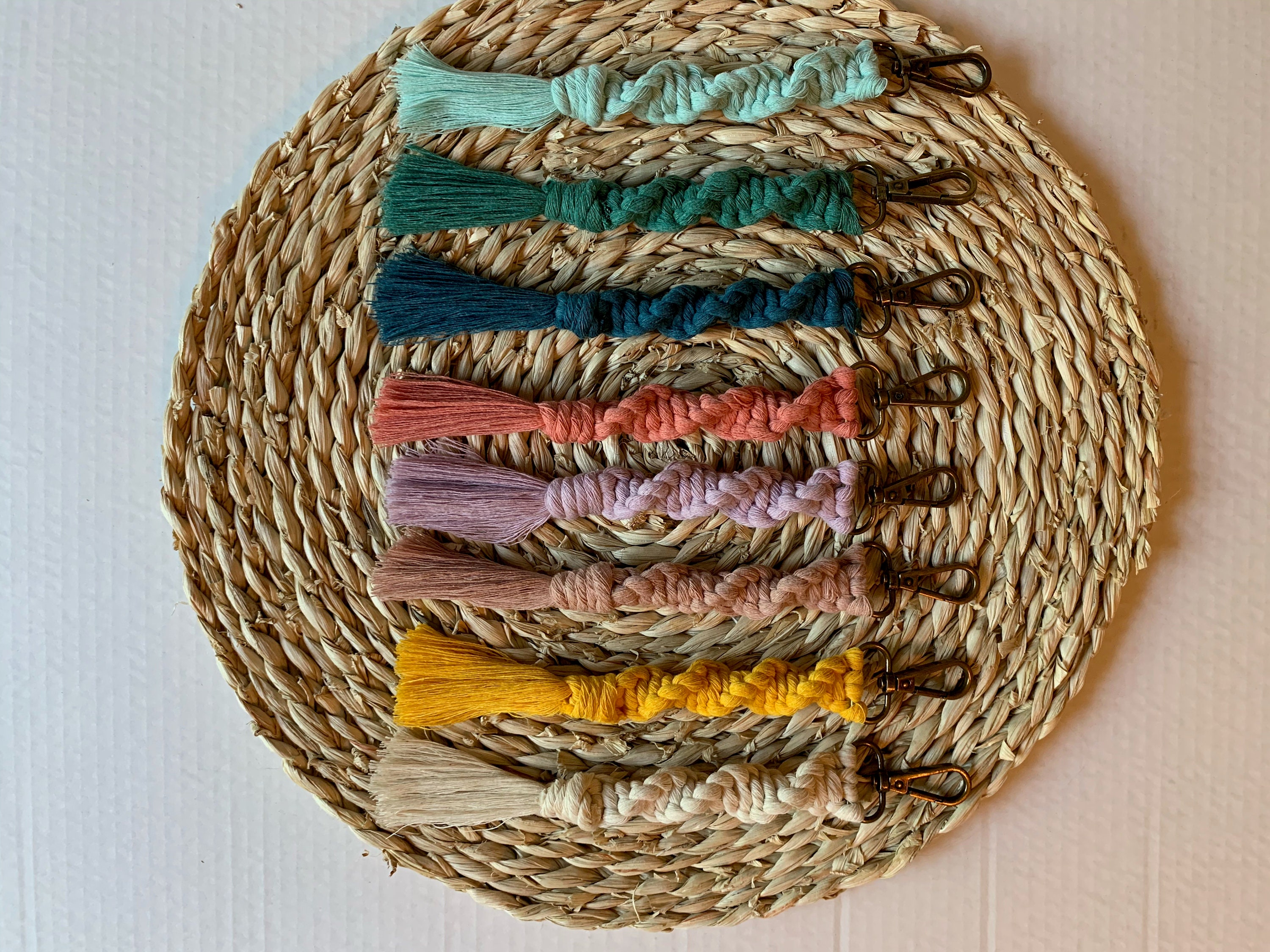 Macrame fringe / Llavero de macrame espiral / Llavero de - Etsy España