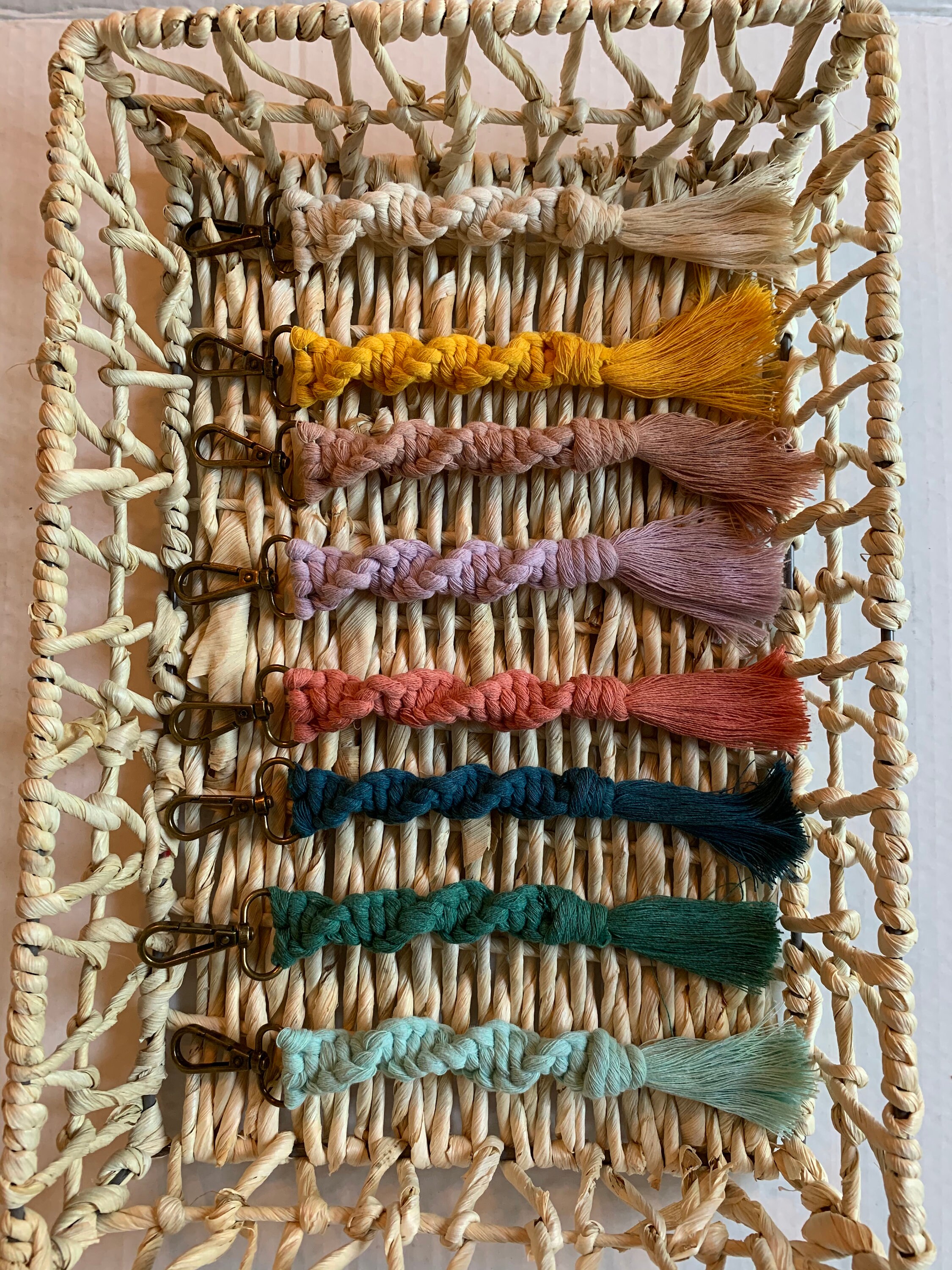 Macrame fringe / Llavero de macrame espiral / Llavero de - Etsy España