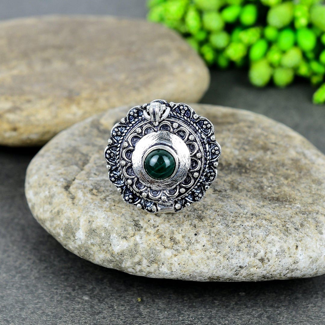 Locket Ring|natural Malachite|snuff Ring|secret Compartment|boho Hippie ...