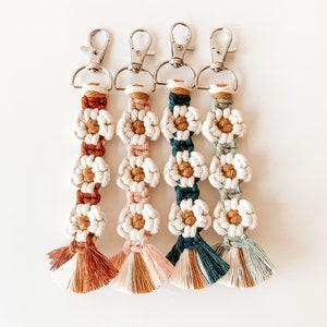 Macrame Daisy Keychain - Etsy