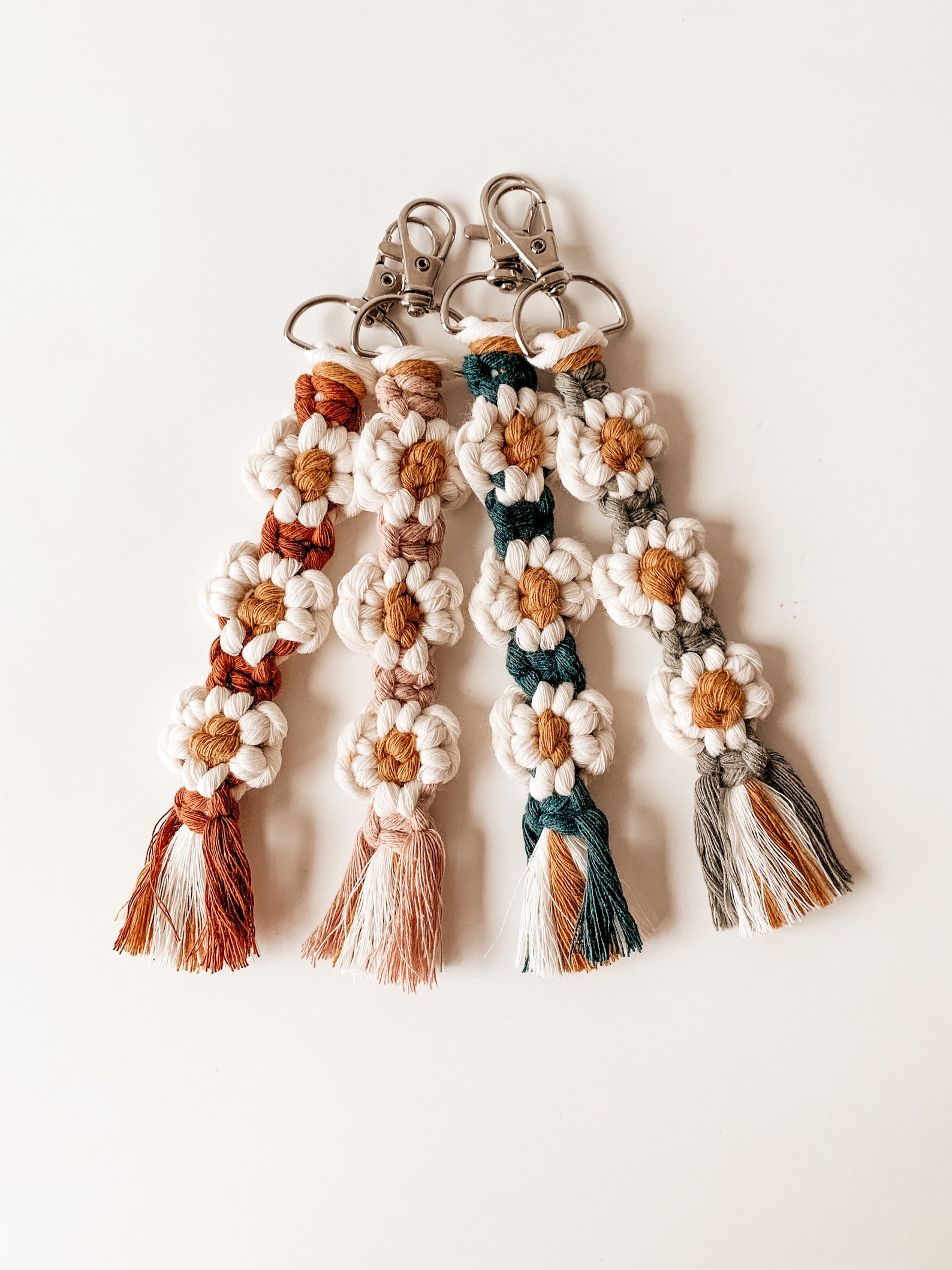 Macrame Daisy Keychain - Etsy