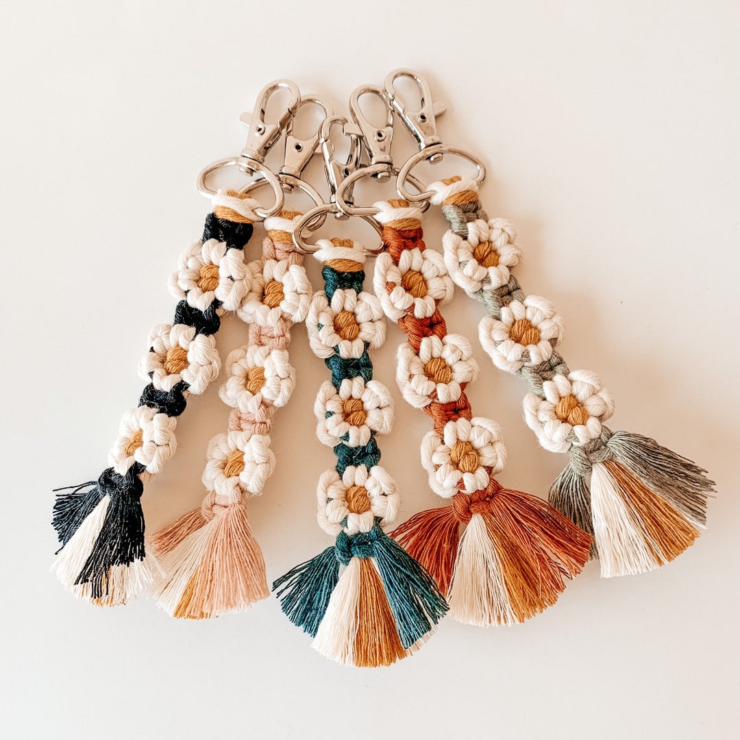 Macrame Daisy Keychain - Etsy