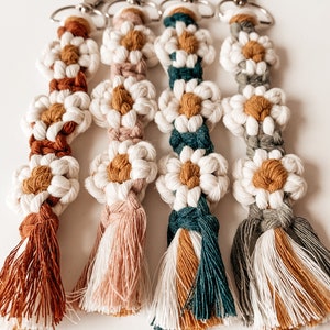 Macrame Daisy Keychain - Etsy