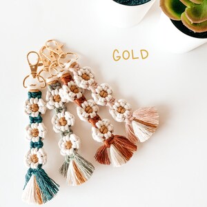 Macrame Daisy Keychain - Etsy