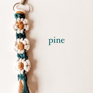Macrame Daisy Keychain - Etsy