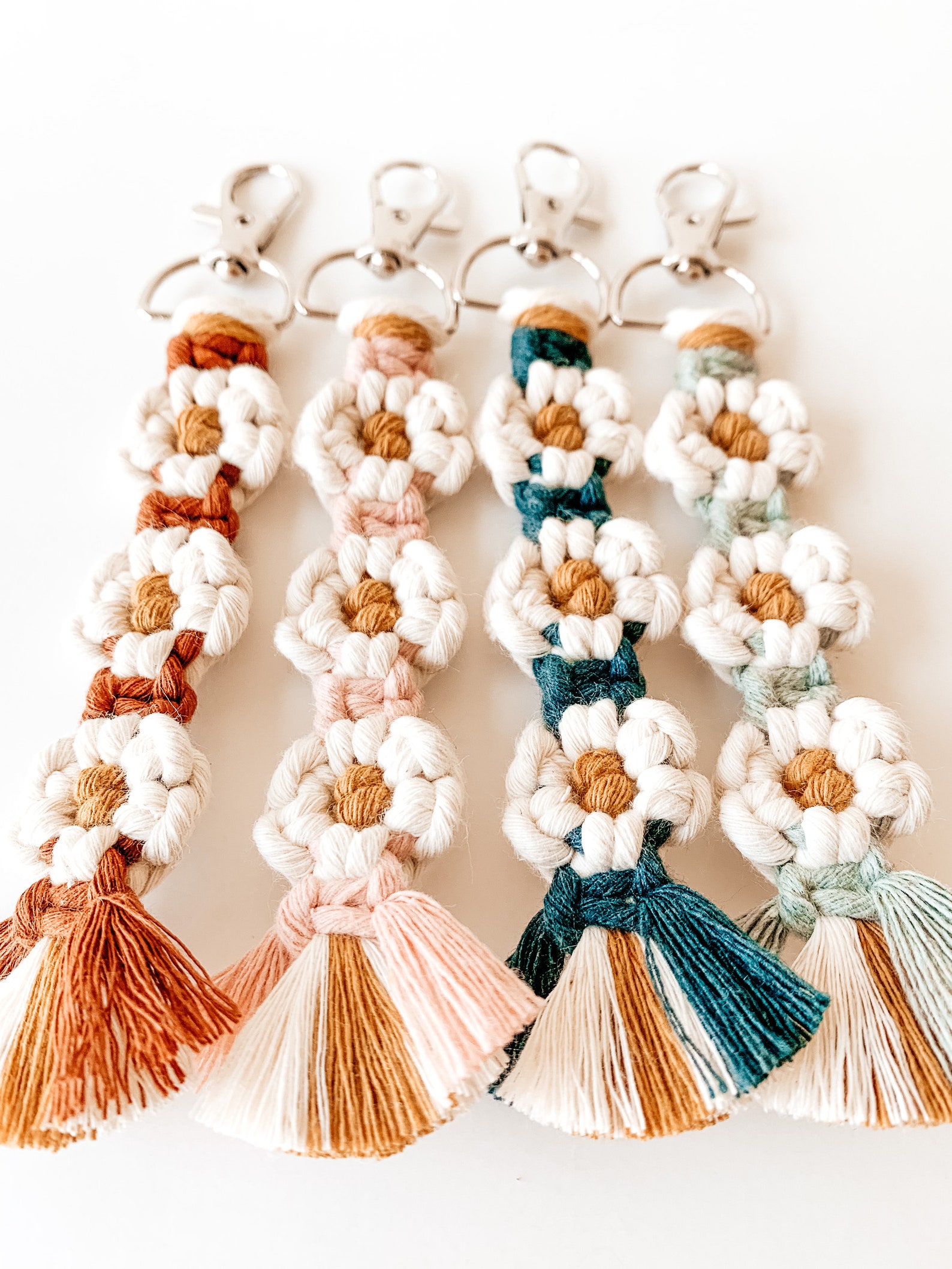 Macrame Daisy Keychain - Etsy