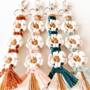 Macrame Daisy Keychain - Etsy
