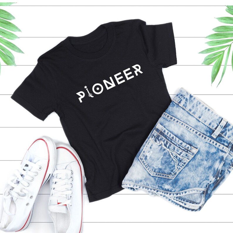 Flintlock Classic Unisex T-shirt, Pioneer Quote T-shirt, Musket T-shirt ...