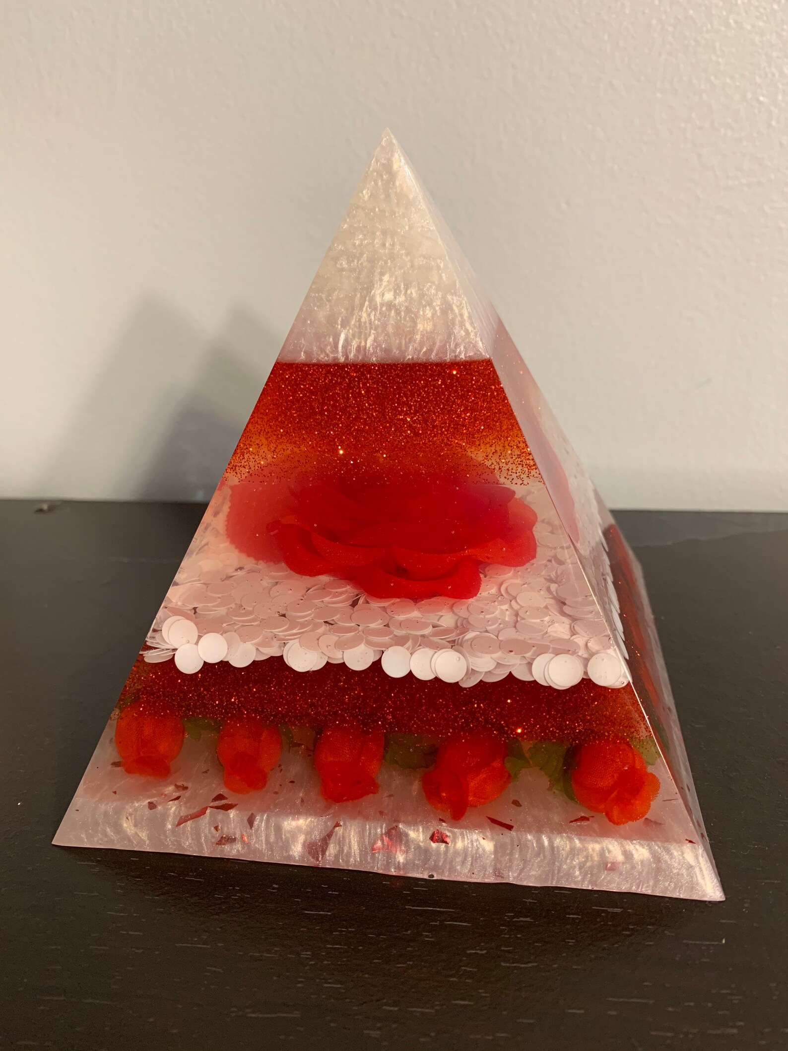 Handmade: Red Flower Resin Pyramid - Etsy Italia