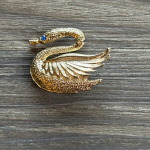 1960's Vintage Swan Jewel Eye Gold Tone Brooch Pin by Gerry’s - Etsy