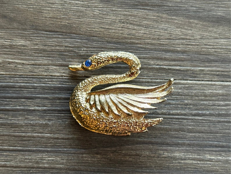 1960's Vintage Swan Jewel Eye Gold Tone Brooch Pin by Gerry’s - Etsy