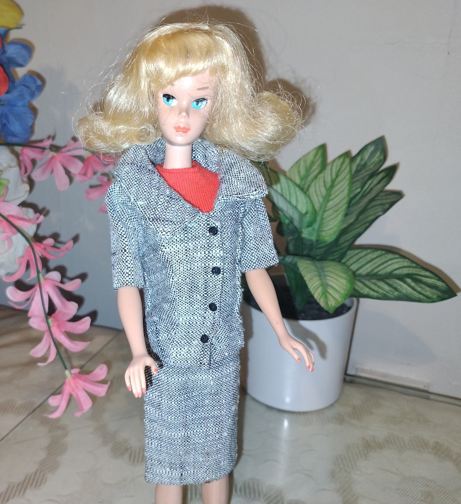 1960's Vintage Sleepy Eyes Miss Barbie in Career Girl #954 & Blonde ...