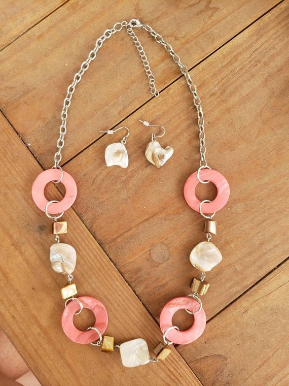 1990s Shell Jewelry Set Necklace and Earrings - Gem
