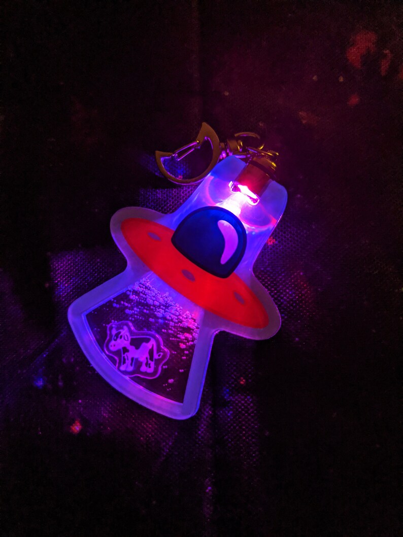 Alien UFO Acrylic Shaker Charm Light-up Keychain - Etsy