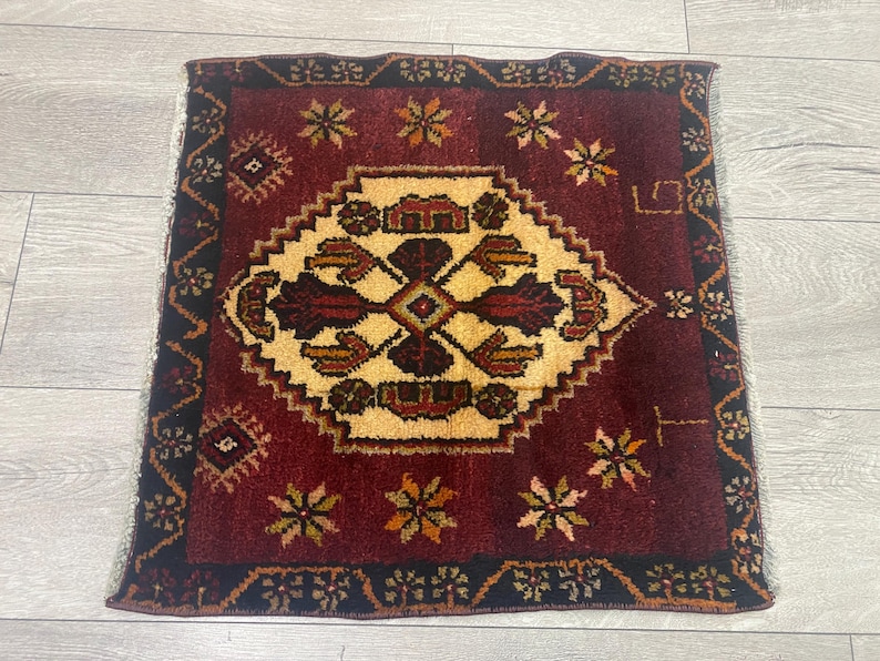 Handmade Turkish Wool Rug: Small Vintage Bohemian Doormat (1.8x1.8 Ft ...