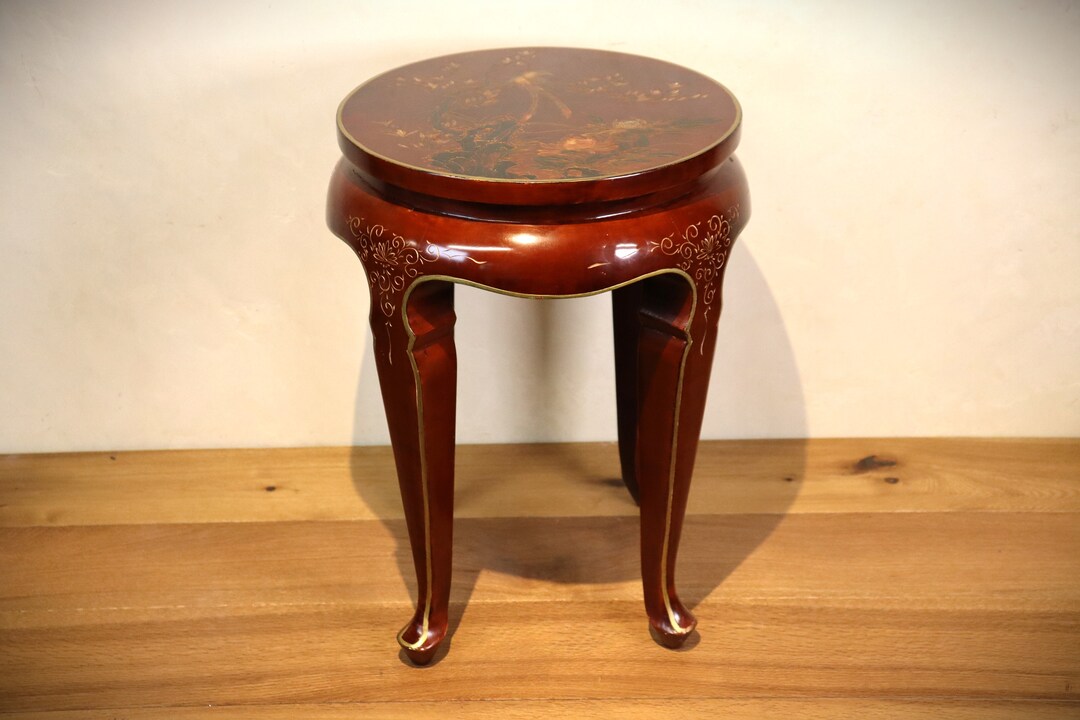 Chinese Wooden Red Lacquered Chinoiserie Decorated Round Side Table or ...