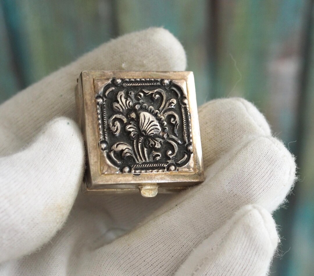 Antique Sterling Silver Pill Box – Ornate Floral Engraving, 31x31mm ...