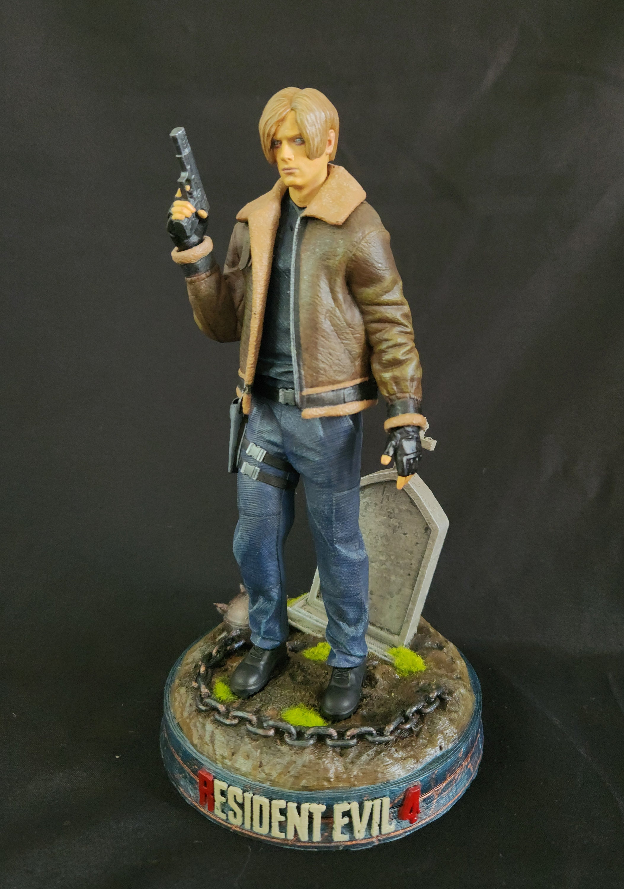 Resident Evil 4 Leon 3D Printed Statue Collectible Statue - Etsy