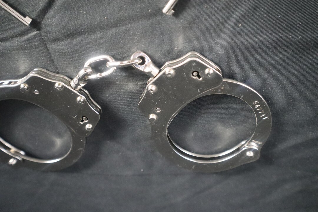 Police Double Lock Handcuff Comes With Two Keys, Christmas Gifts ...