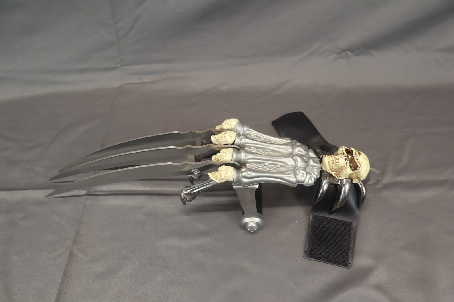 Adult Size Medieval Skull & Bones Gauntlet Style Hand Claws | Etsy