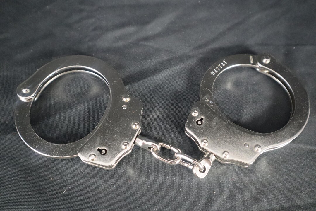 Metal Handcuff With Two Keys, Cosplay, Gifts, Christmas Gifts ...