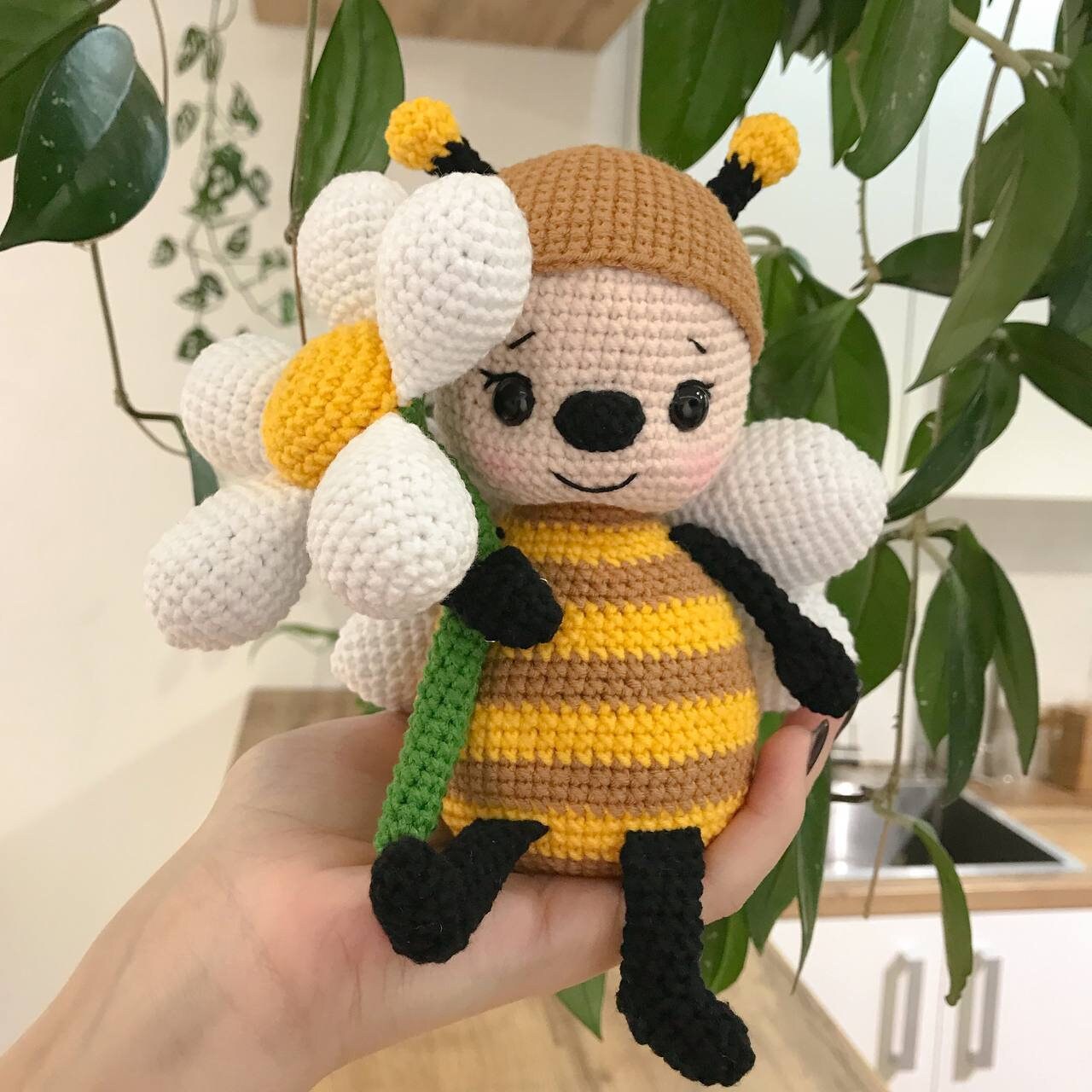 CROCHET PATTERN Bee With Daisy. Amigurumi Doll Baby Bumblebee With ...