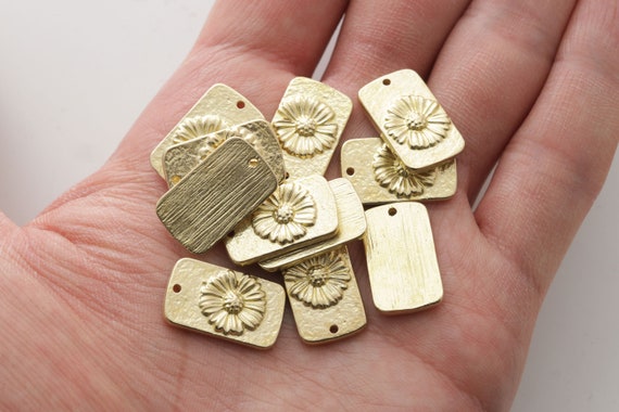 RAW BRASS Daisy pendant Brass Jewelry making supplies Wholesale jewelry makings 5 pcs RP1 P10