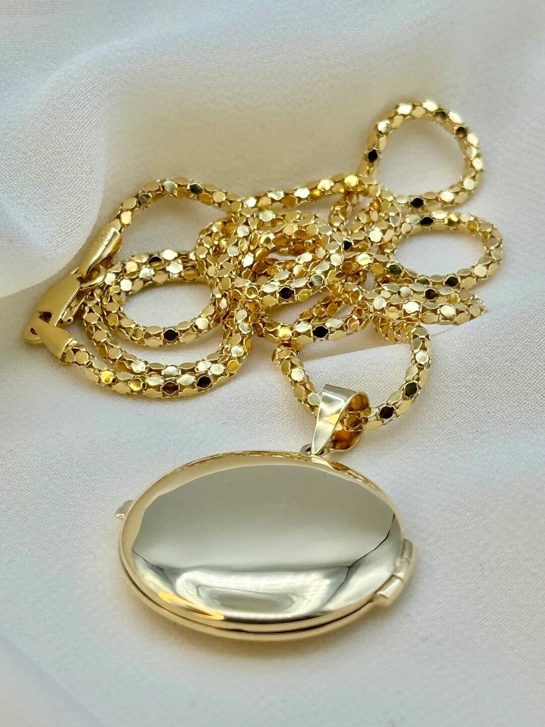 Elegant 14k Gold Locket Necklace, Personalized Photo Locket With Chain ...