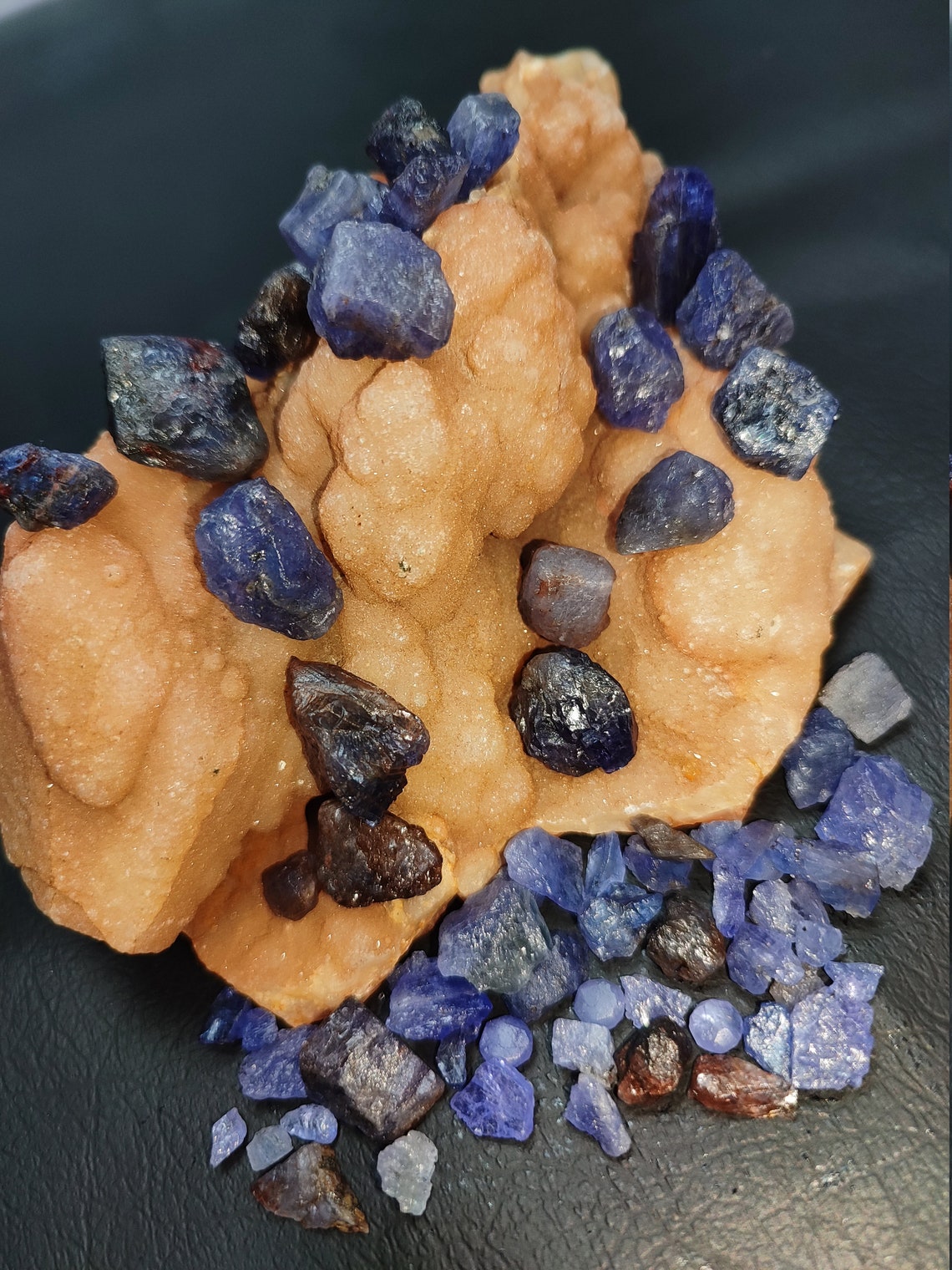 Pierre précieuse brute de cristal de tanzanite, en gros belle pierre ...