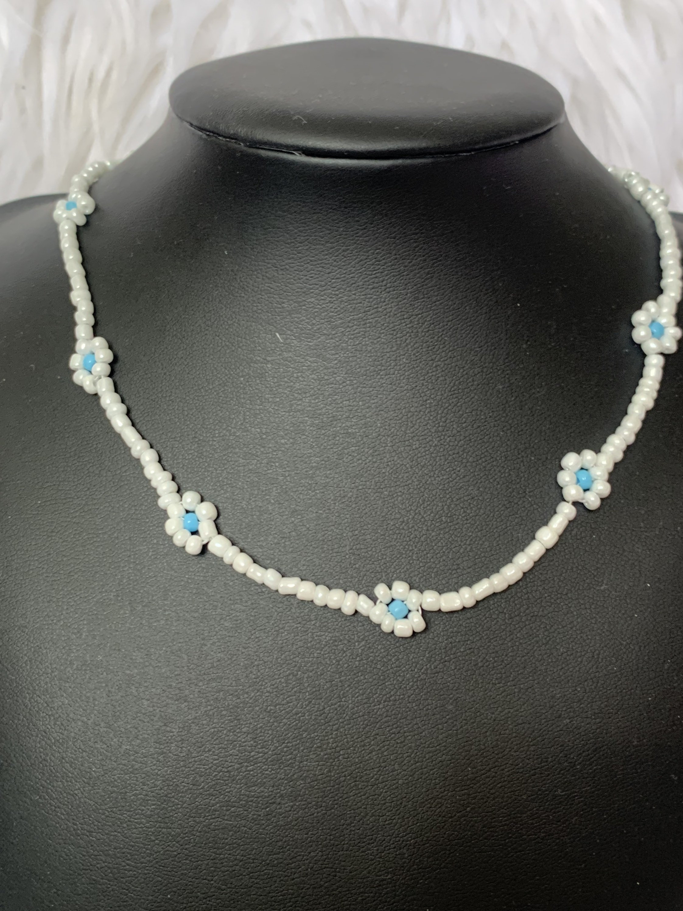 Daisy Beaded Necklace, Beaded Daisy Flower Choker - Etsy UK
