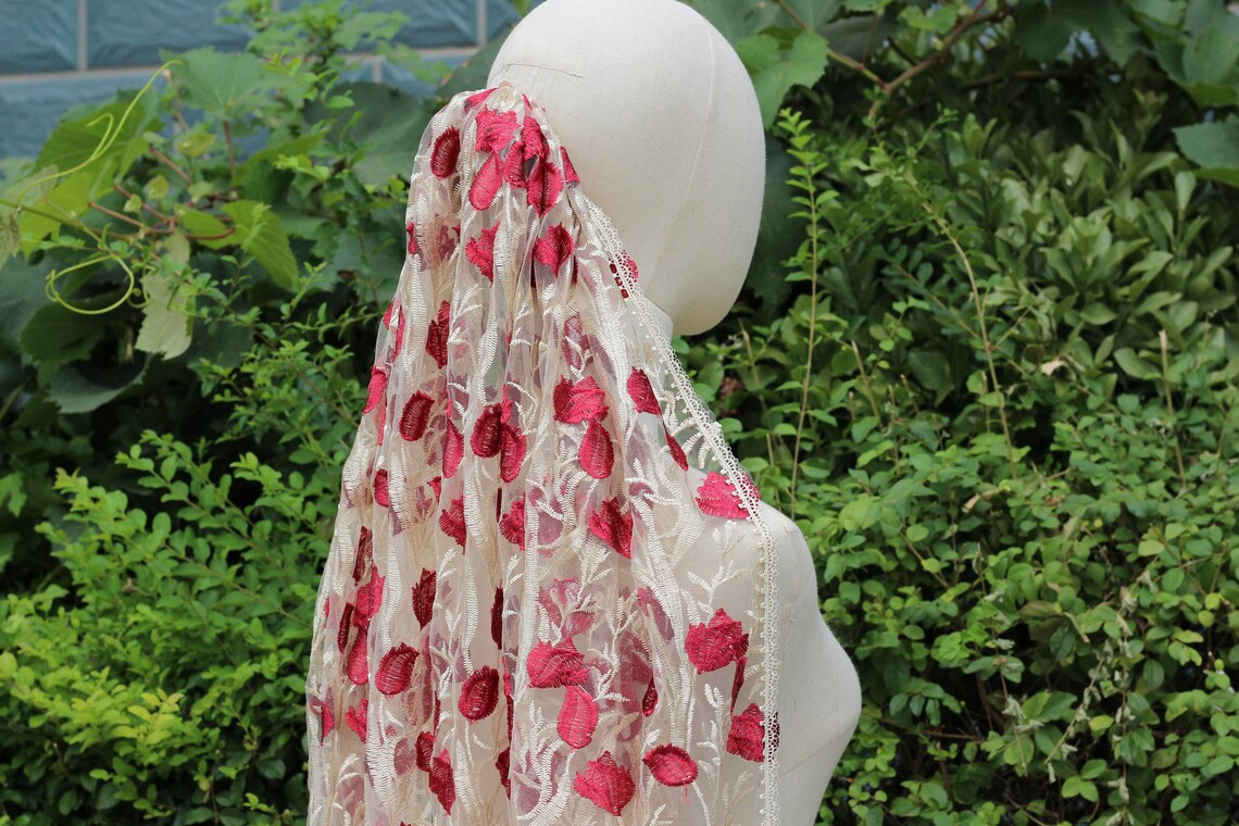 Red Rose Embroidered Wedding Veil, Gold Leaf Floral, Lace Edge - Etsy