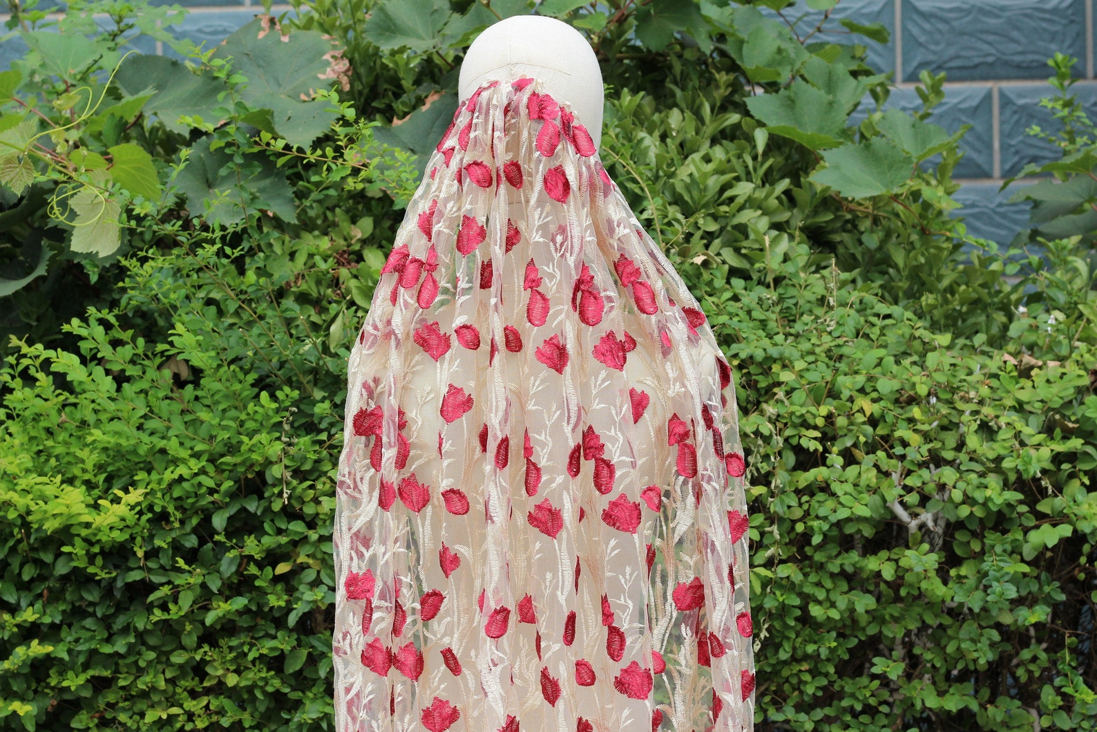 Red Rose Embroidered Wedding Veil, Gold Leaf Floral, Lace Edge - Etsy