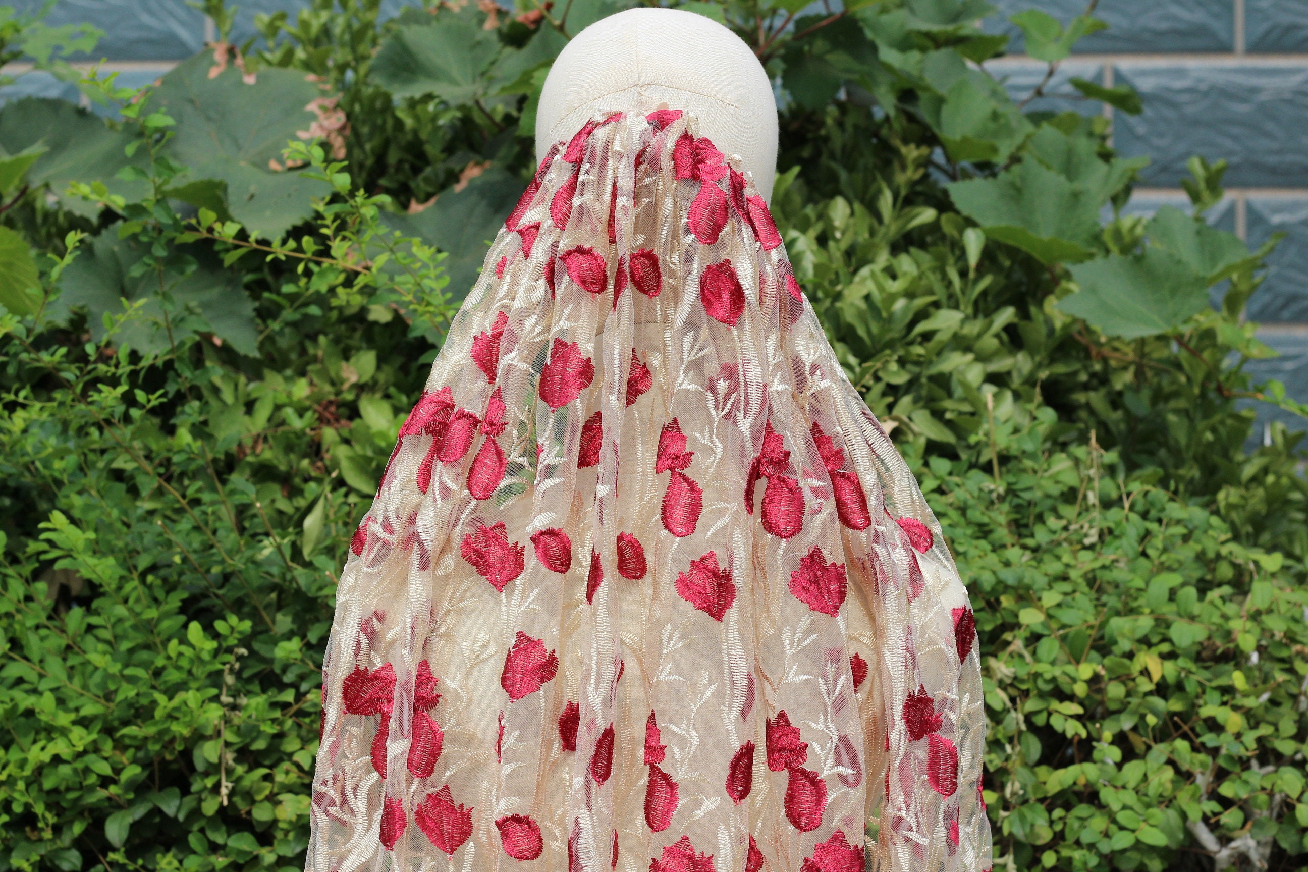 Red Rose Embroidered Wedding Veil, Gold Leaf Floral, Lace Edge - Etsy