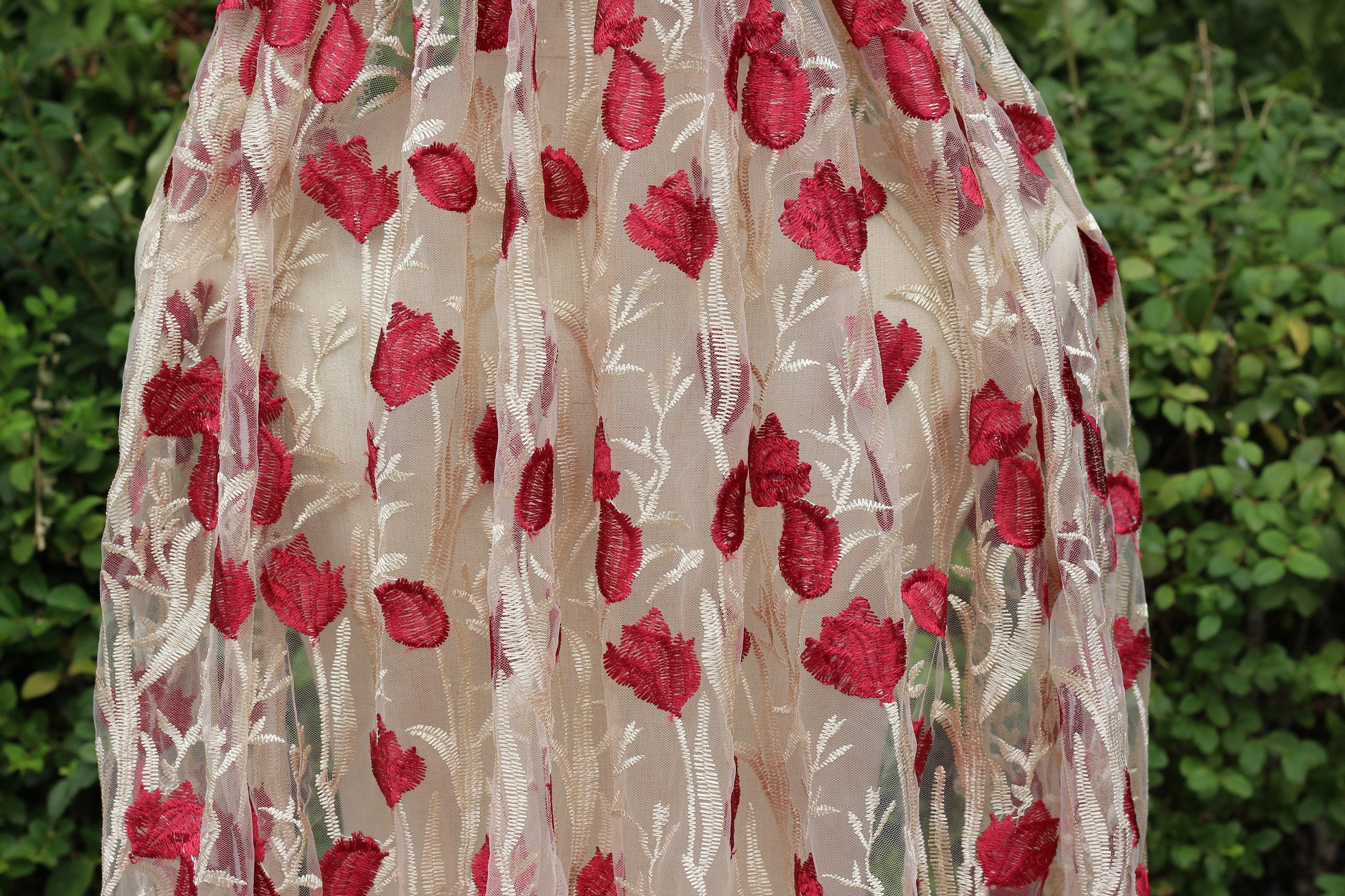 Red Rose Embroidered Wedding Veil, Gold Leaf Floral, Lace Edge - Etsy