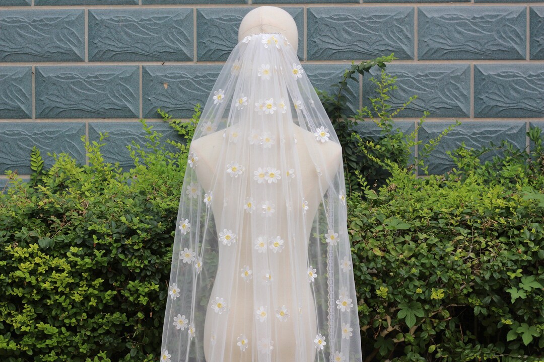 Embroidered Flower Wedding Veil, Floral Bridal Veil With Lace - Etsy
